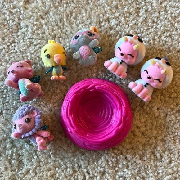 Hatchimals | Toys | Hatchimals Colleggtibles Winter Fuzzy Figurines Set ...